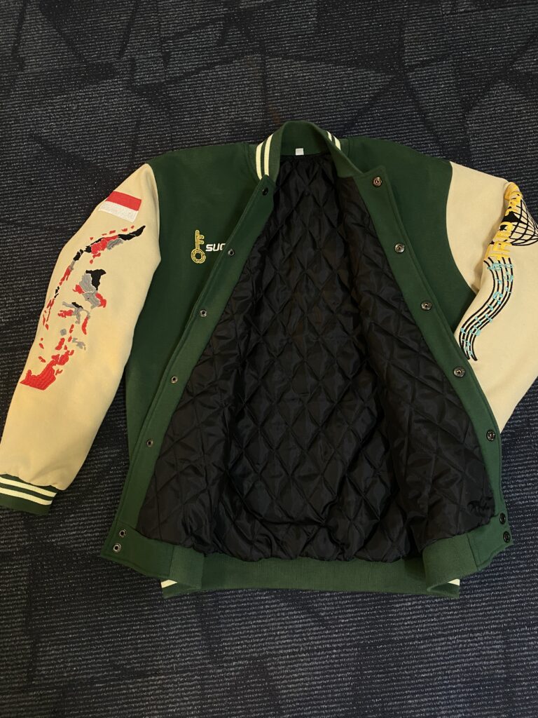 Mengintip Keunikan Jaket Varsity Custom Yang Wajib Kamu Miliki ...